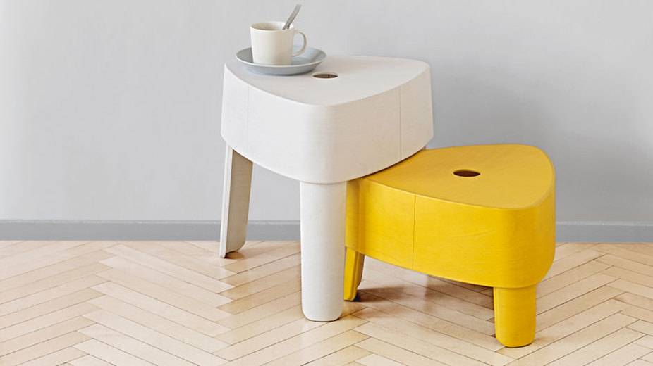 Kompakter Hybrid: stapelbare Tisch-Hocker-Kombination von Ineke Hans ...