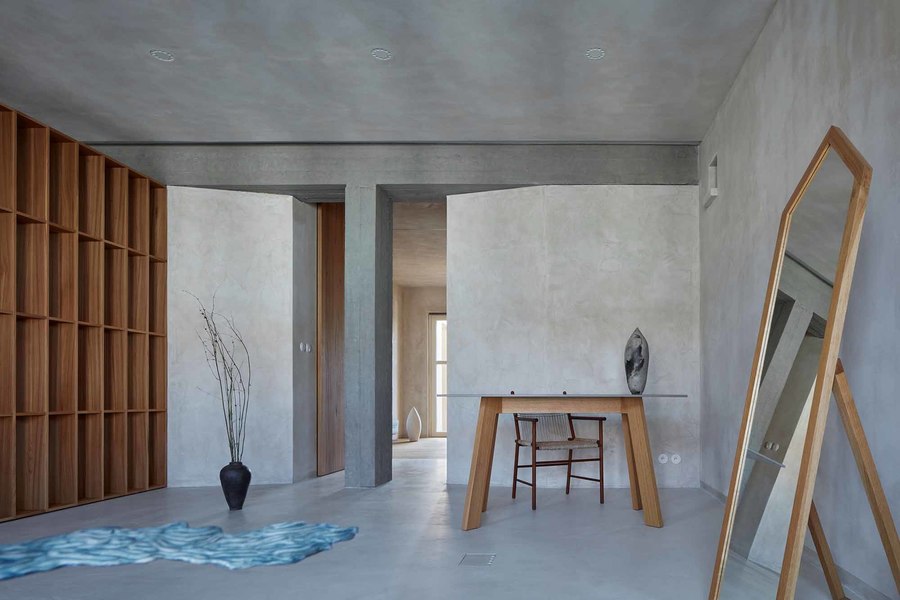 Atelierwohnung in Prag von Tereza Porybná und Objektor Architekti ...